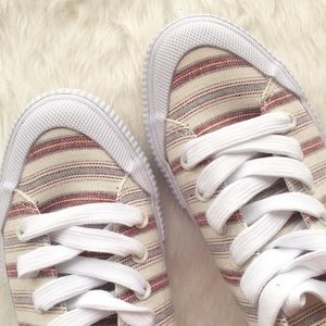 Universal Thread | Shoes | Universal Thread June Canvas Lace Up ...